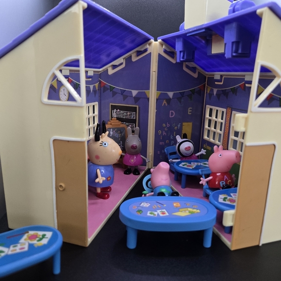 Peppa Pig | Toys | Peppa Pig Playhouse With Blue And Purple Accents ...